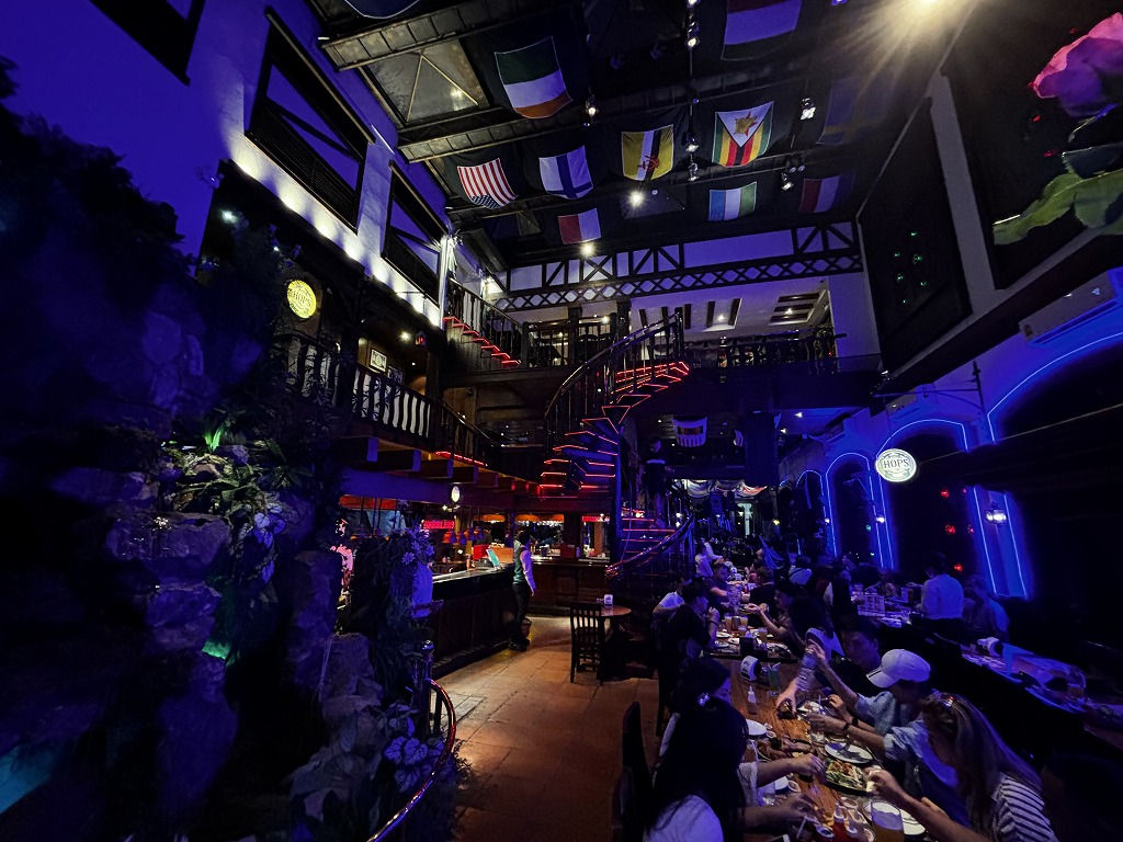 【パタヤ レストラン】HOPS BREWHOUSE PATTAYA（ホップス ブリューハウス パタヤ）はクラフトビール・生ハム・石窯ピザが絶品 ...